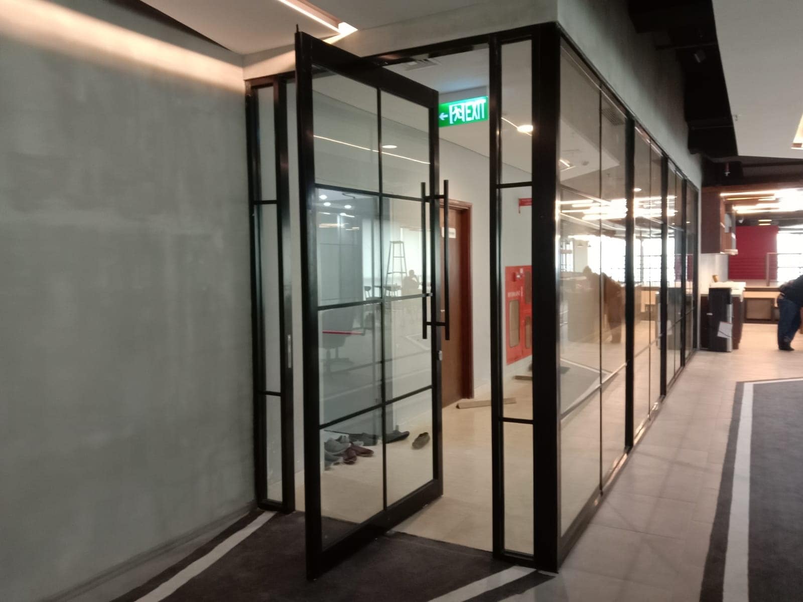 Partisi Kaca Ruangan Kantor Pertamina - NAYLA GLASS